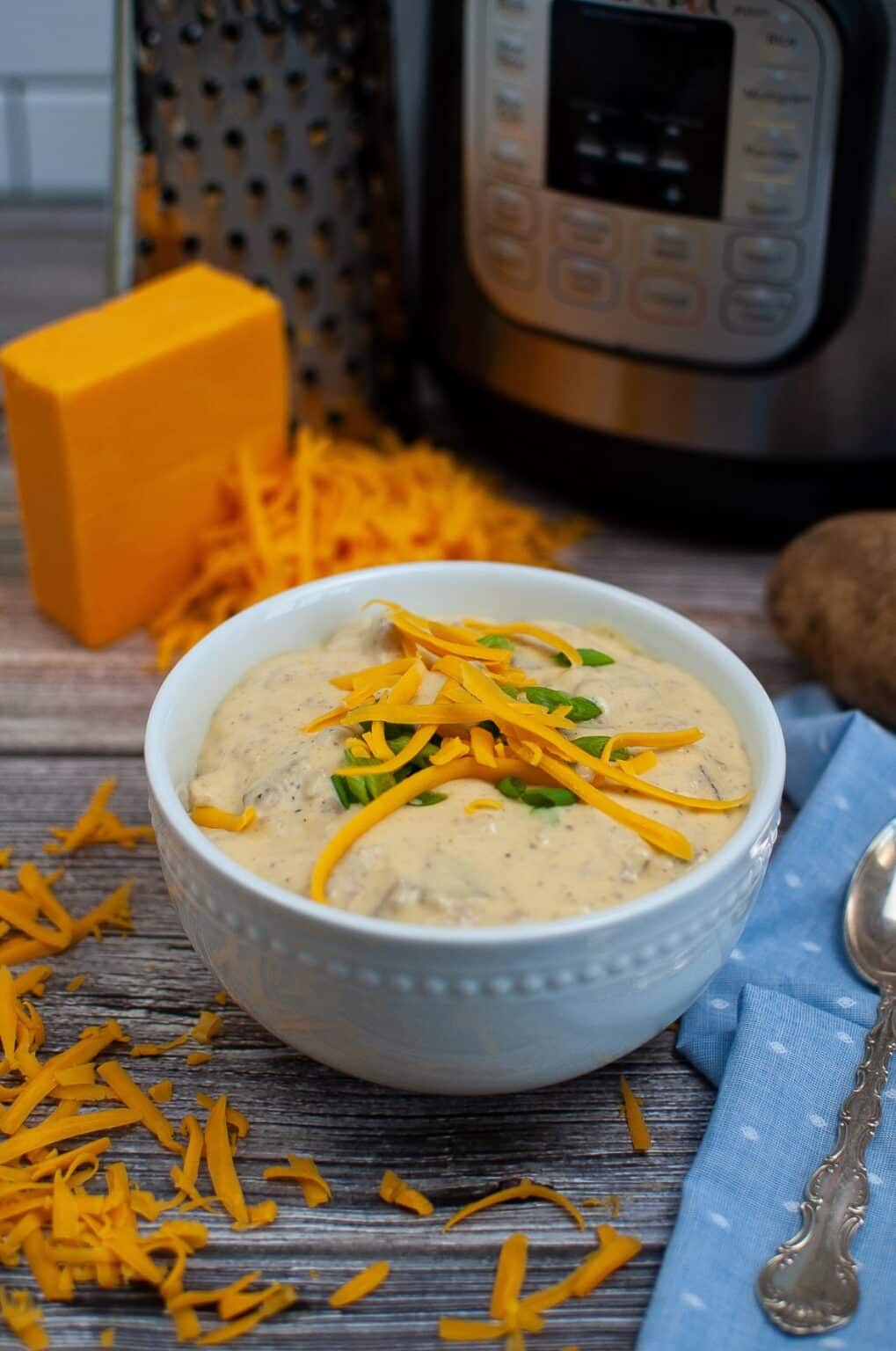 Instant Pot Cheeseburger Soup