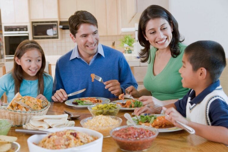10 Ways to Make Family Dinners More Fun (And Keep Kids at the Table)